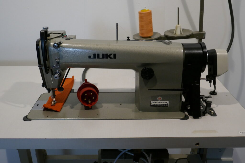 Juki DDL-555-4 - Espoon Ompelukone Oy